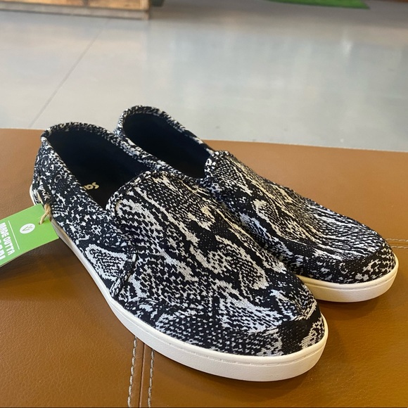 Sanuk | Shoes | New With Tags Sanuk Pair O Dice Snake | Poshmark